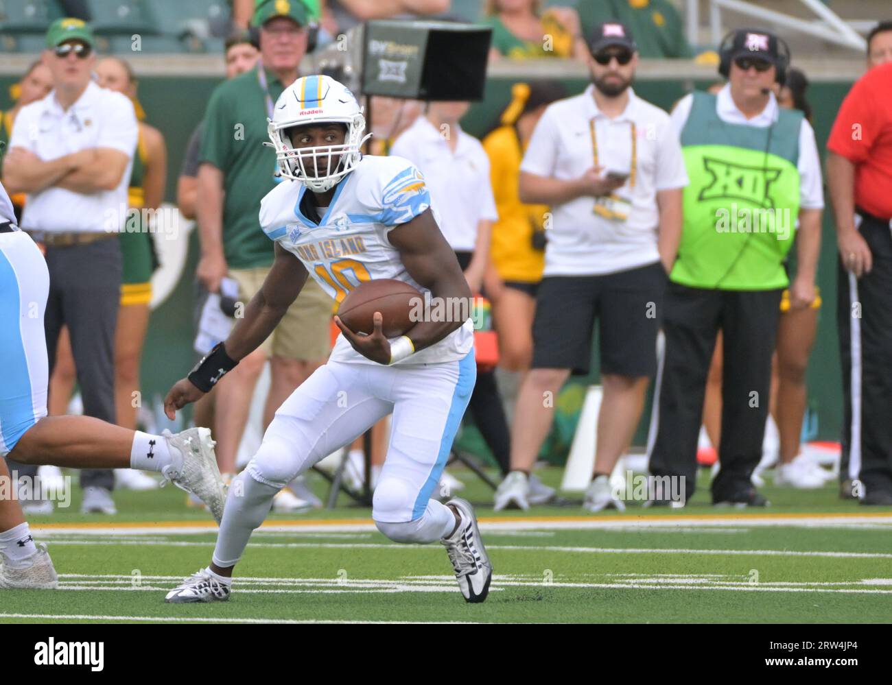 Waco, Texas, USA. 16th Sep, 2023. Long Island Sharks quarterback Chris ...