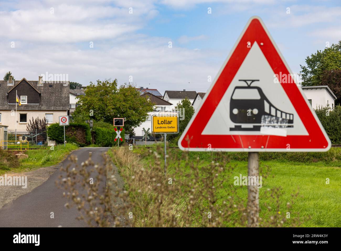 Lollar, Germany. 13th Sep, 2023. The still disused Lumdatalbahn line ...