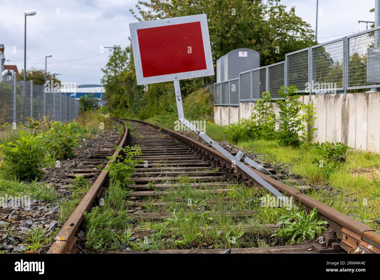 Lollar, Germany. 13th Sep, 2023. The still disused Lumdatalbahn line ...