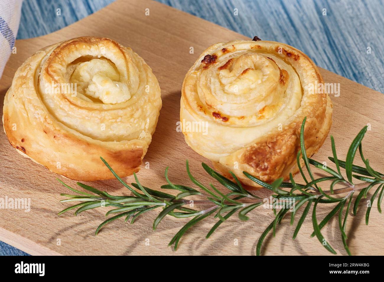 Flaky pastry snails hi-res stock photography and images - Alamy