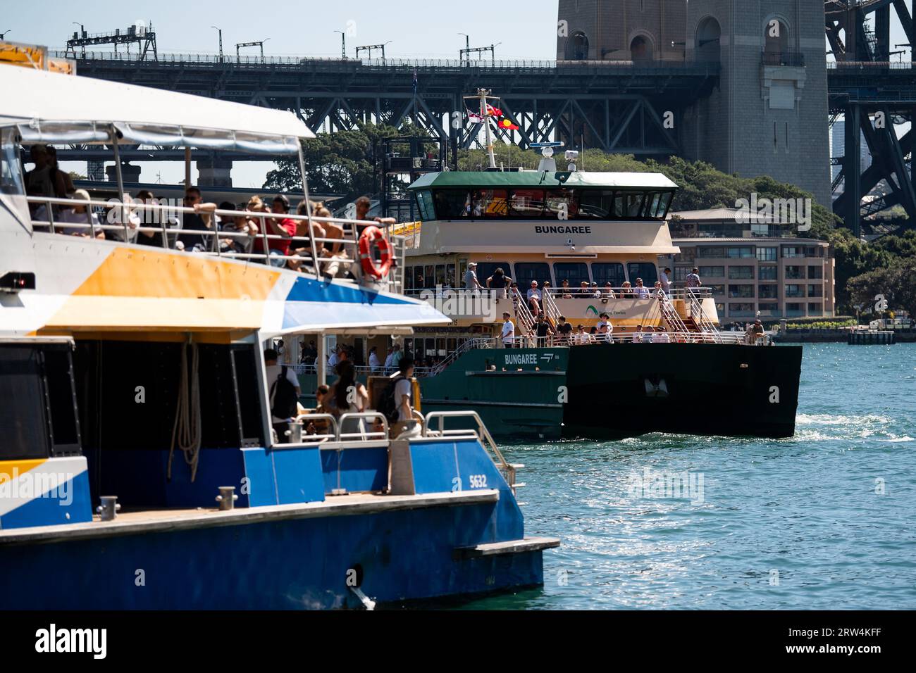 Sydney, Australia. 17th Sep, 2023. Ferry passengers find shade on a ...