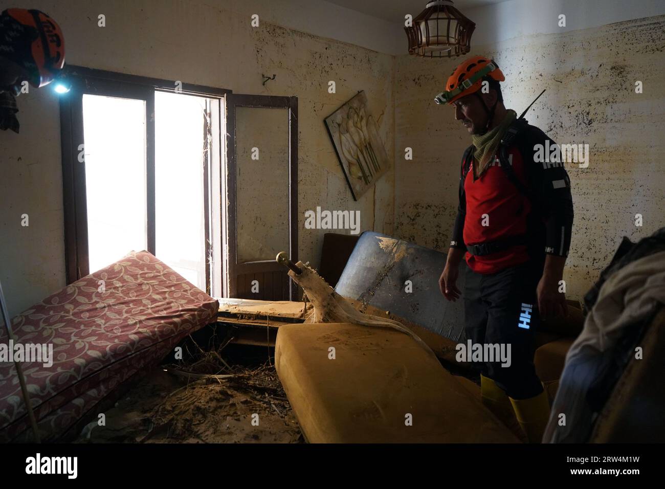War damaged areas hi-res stock photography and images - Alamy