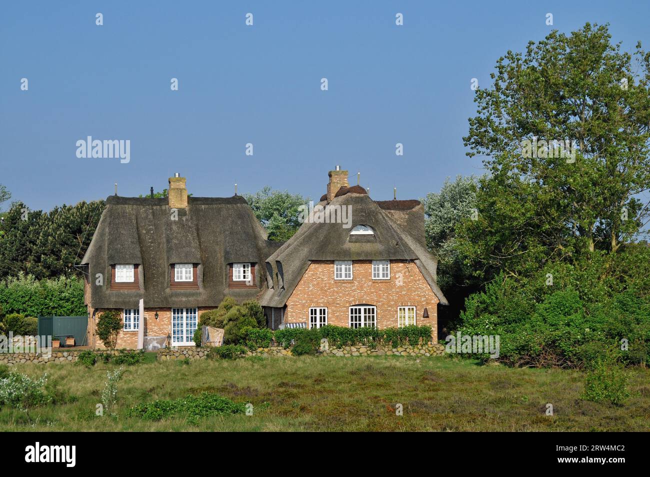 Thatched roof house Stock Photo - Alamy