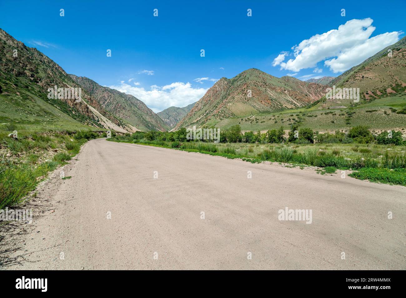 Broad country lane hi-res stock photography and images - Alamy
