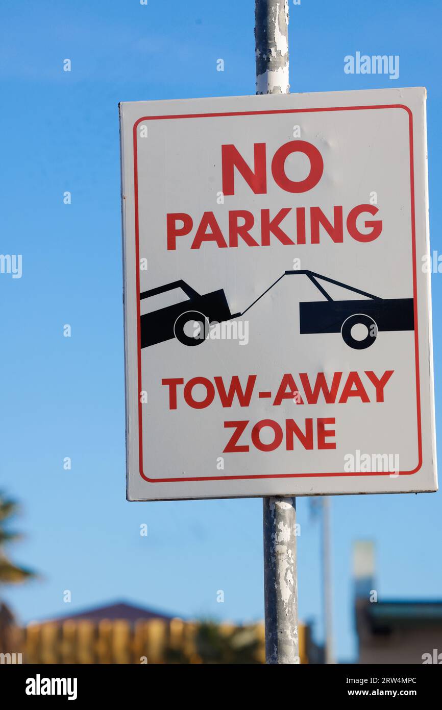 No parking sign tow away zone Stock Photo - Alamy