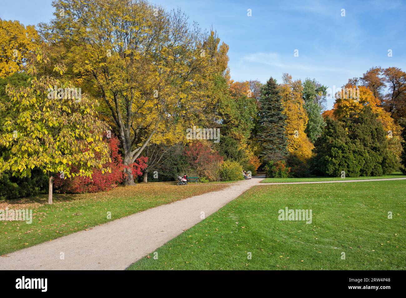 Royal Lazienki Park (Polish: Lazienki Krolewskie) (Park Lazienkowski ...