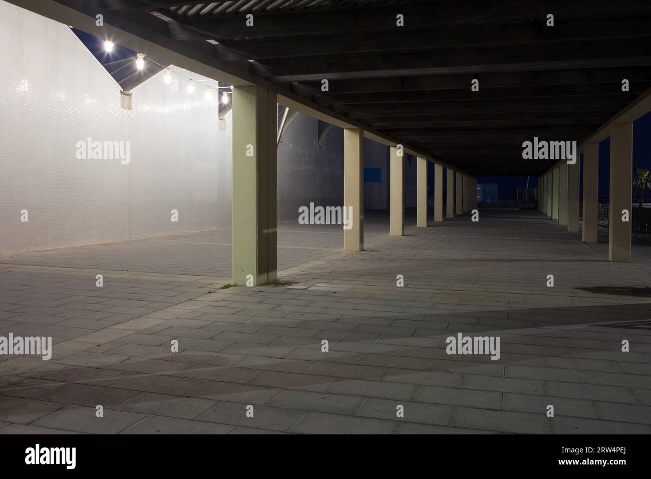 Empty walkway hi-res stock photography and images - Alamy
