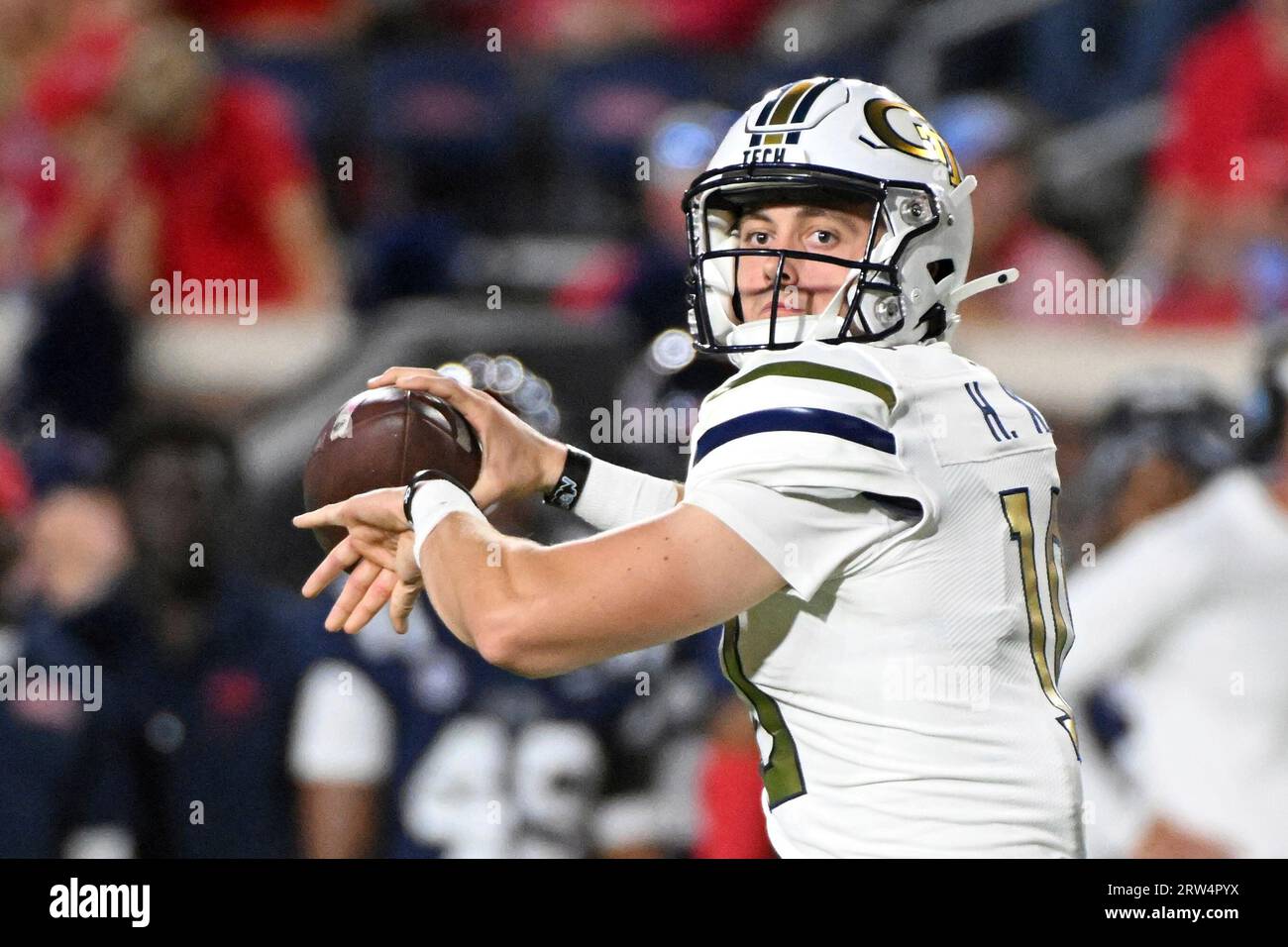 Georgia Tech quarterback Haynes King (10) looks to pass during the ...