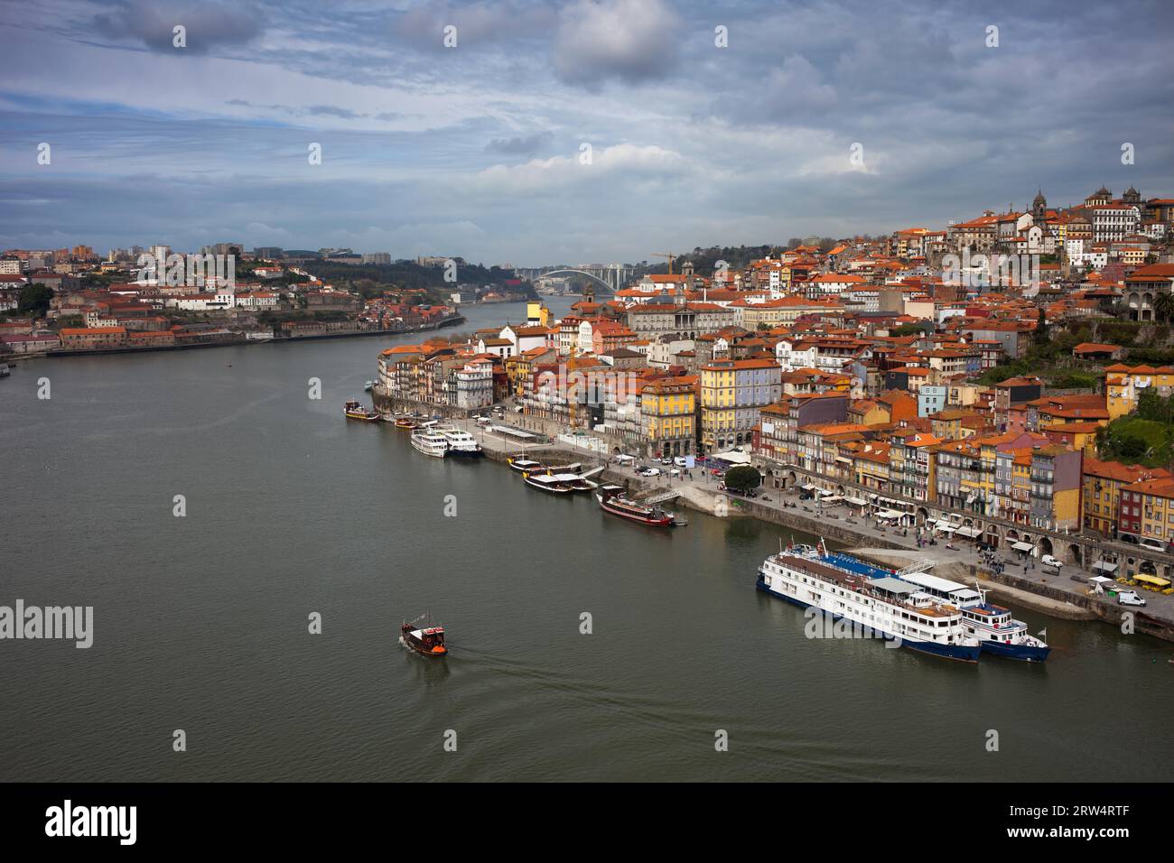 Portugal, Porto, Douro river, historic city centre, Old Town, cityscape ...