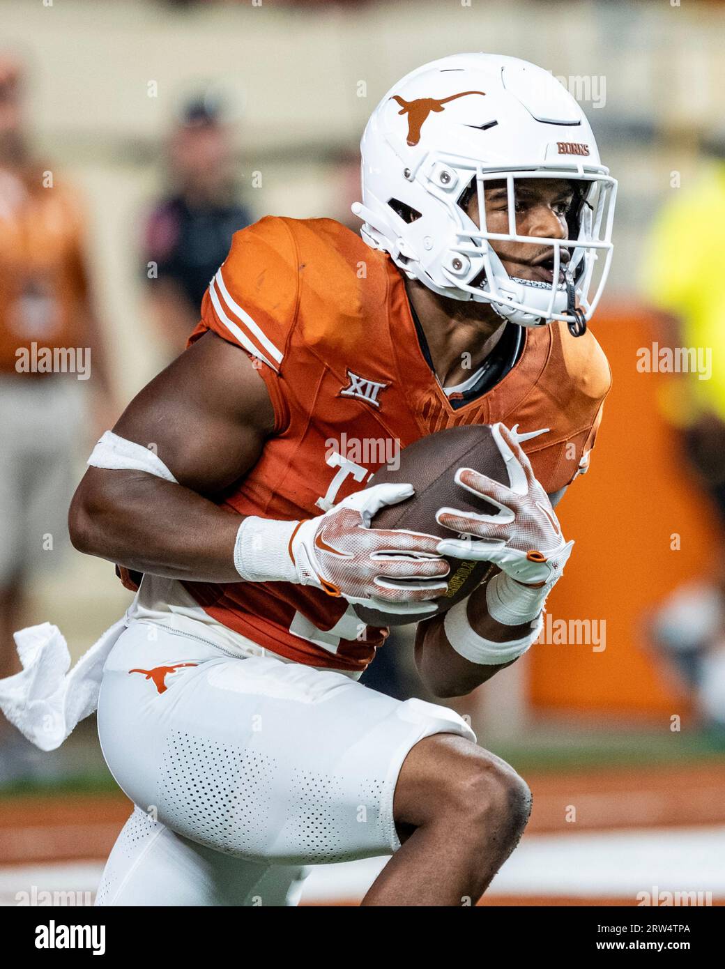 Sept 16, 2023. Keilan Robinson #7 of the Texas Longhorns in action vs ...