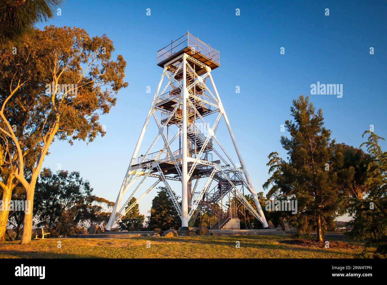 Bendigo Lookout Tower in Rosalind Park on a warm Spring evening Stock ...