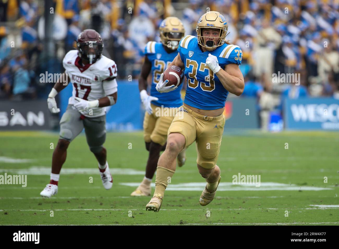 PASADENA, CA - SEPTEMBER 16: UCLA Bruins running back Carson Steele #33 ...