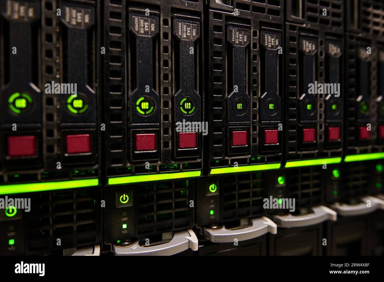 Big data center hi-res stock photography and images - Alamy