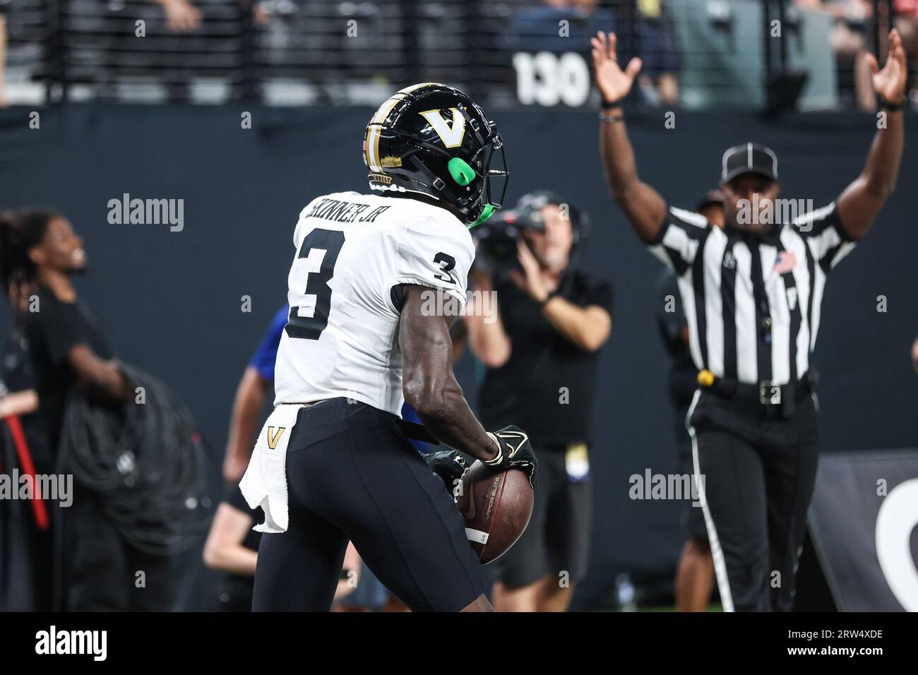 Christopher skinner hi-res stock photography and images - Alamy