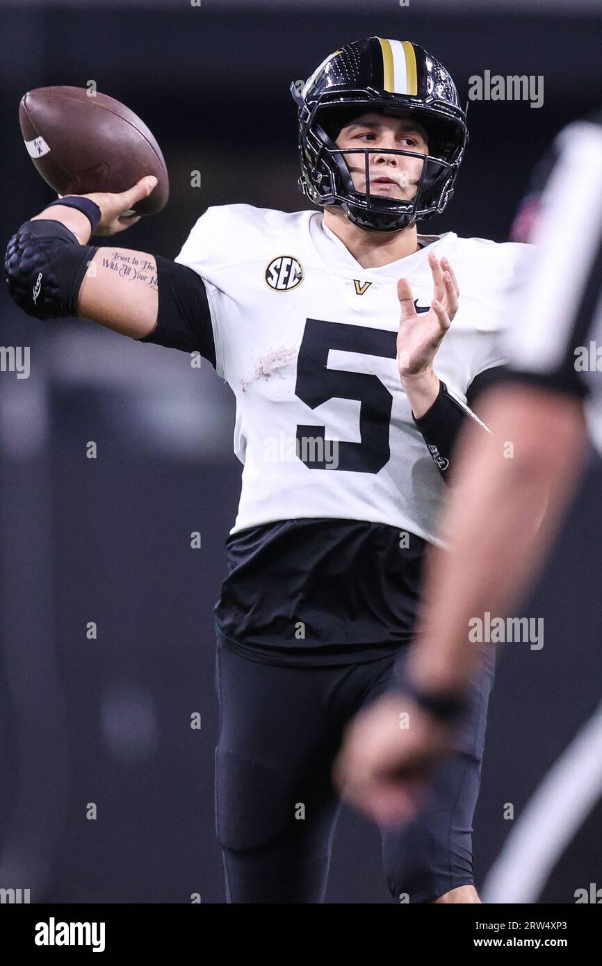 Las Vegas, NV, USA. 16th Sep, 2023. Vanderbilt Commodores quarterback ...