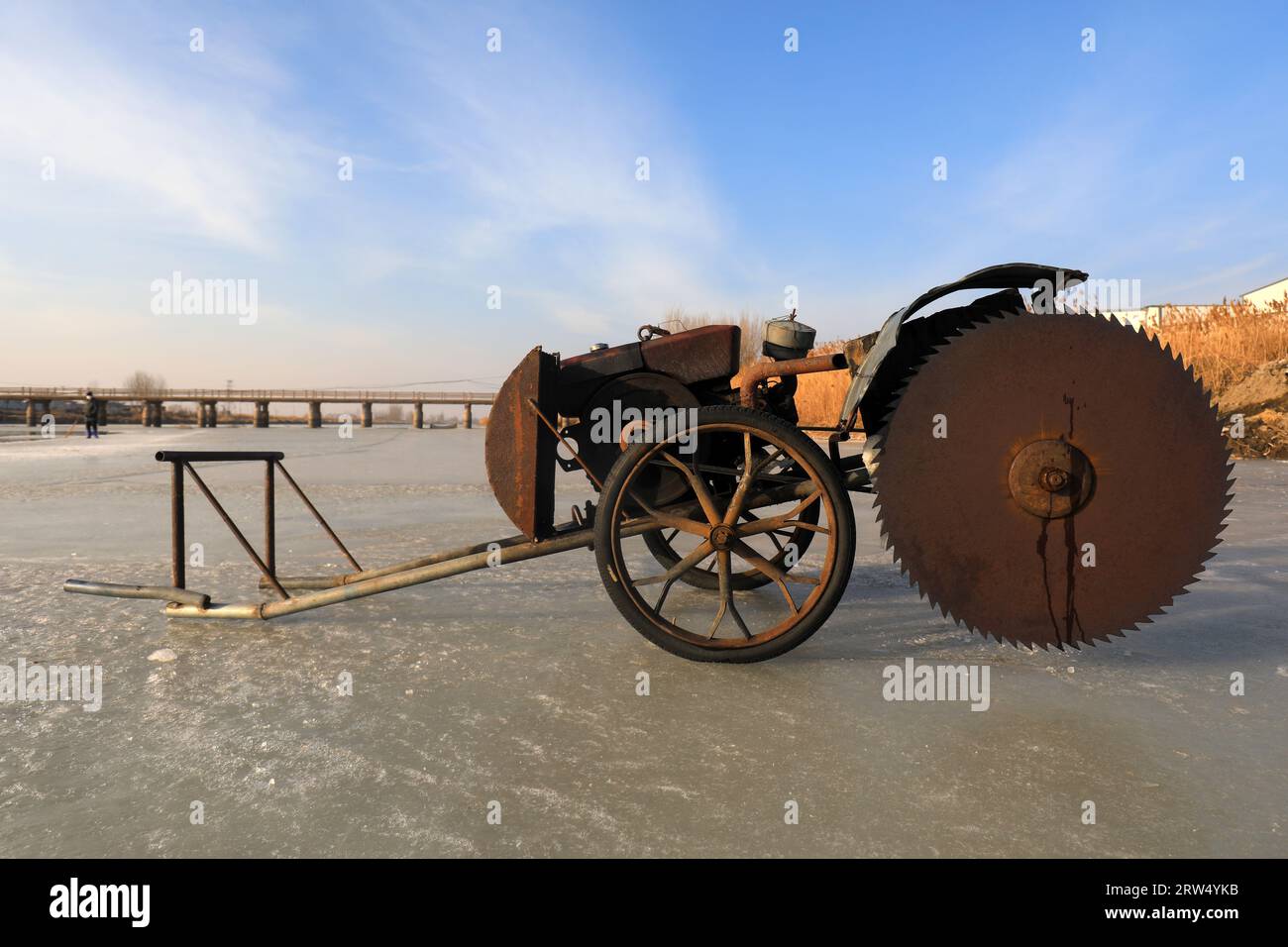 Cutting ice with saw hi-res stock photography and images - Alamy