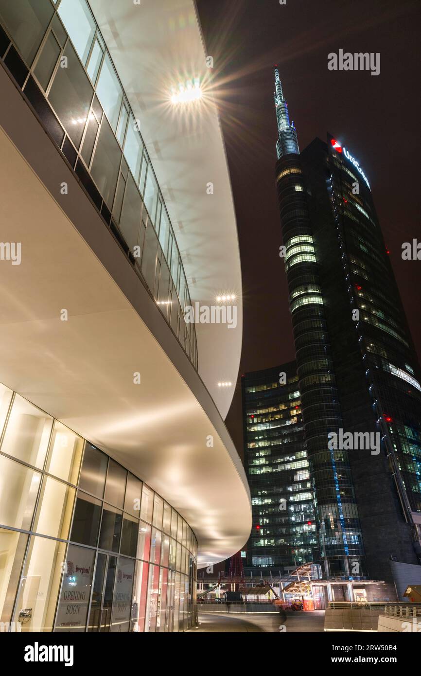 Commercial building of Piuarch, Piazza Gae Aulenti, Torre Unicredit ...