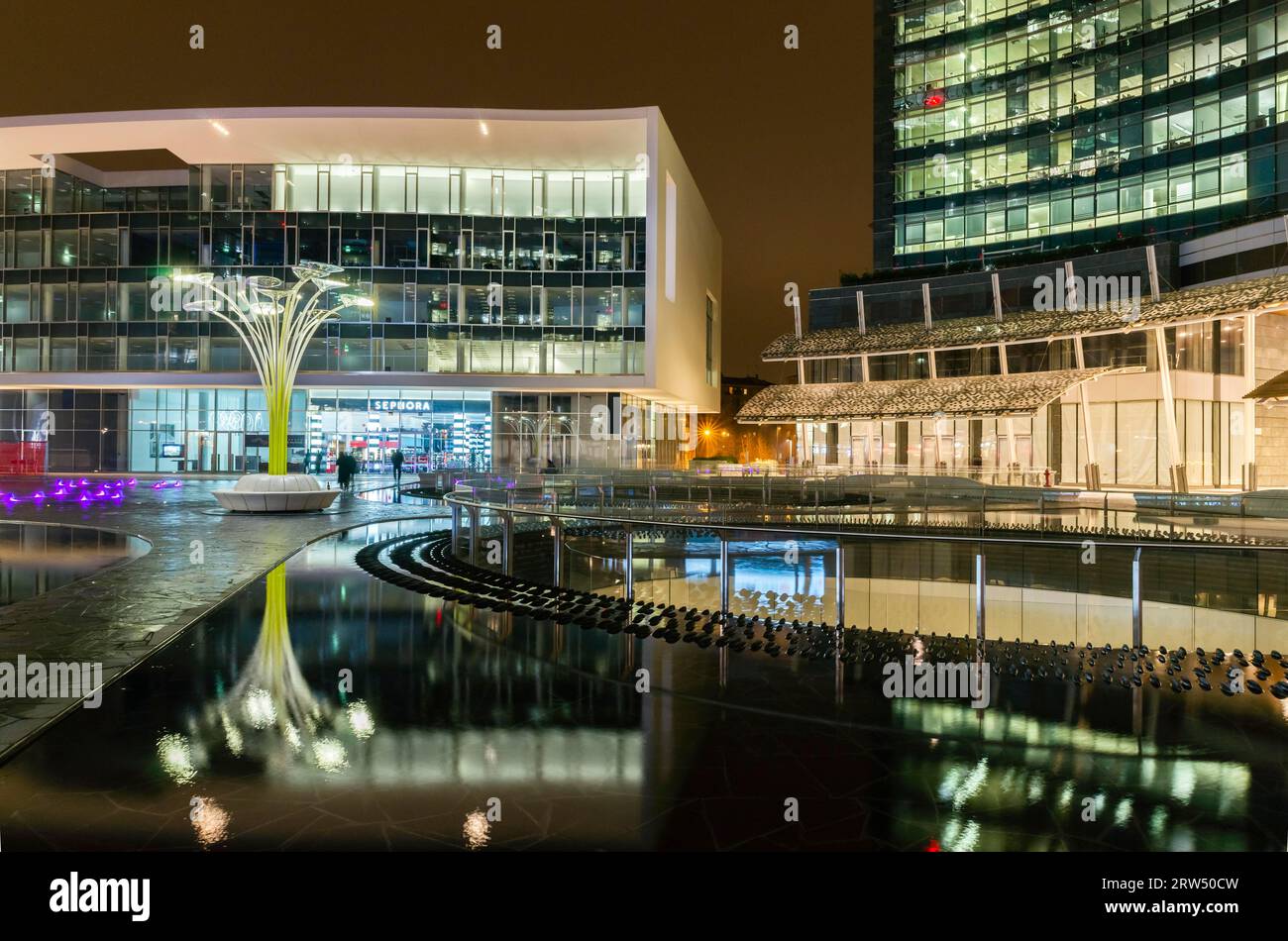 Commercial building of Piuarch, Piazza Gae Aulenti, Torre Unicredit ...