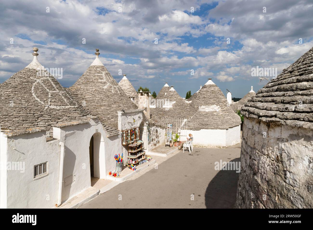 Shop, trullo, trulli, traditional round houses, trullo town, Rione ...