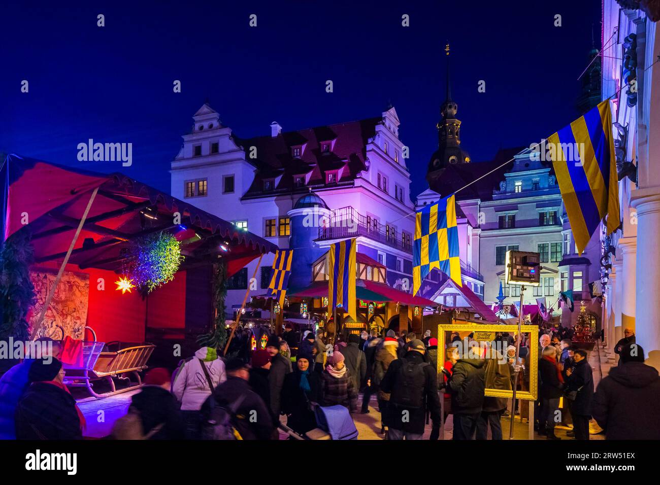 The nostalgic Christmas market in the stable yard of Dresden's ...