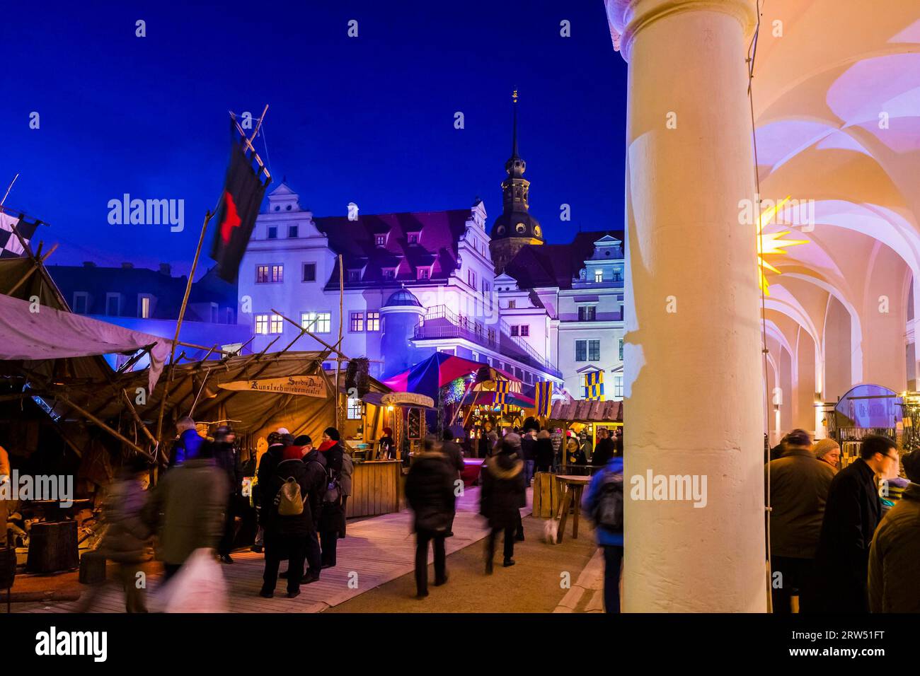 The nostalgic Christmas market in the stable yard of Dresden's ...