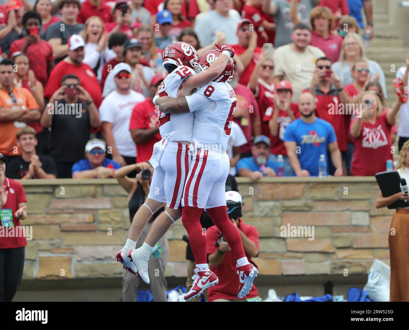 Dillon gabriel drake stoops hi-res stock photography and images - Alamy