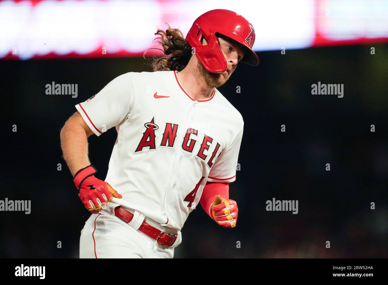 Los Angeles Angels' Brett Phillips (4) runs the bases after hitting a ...