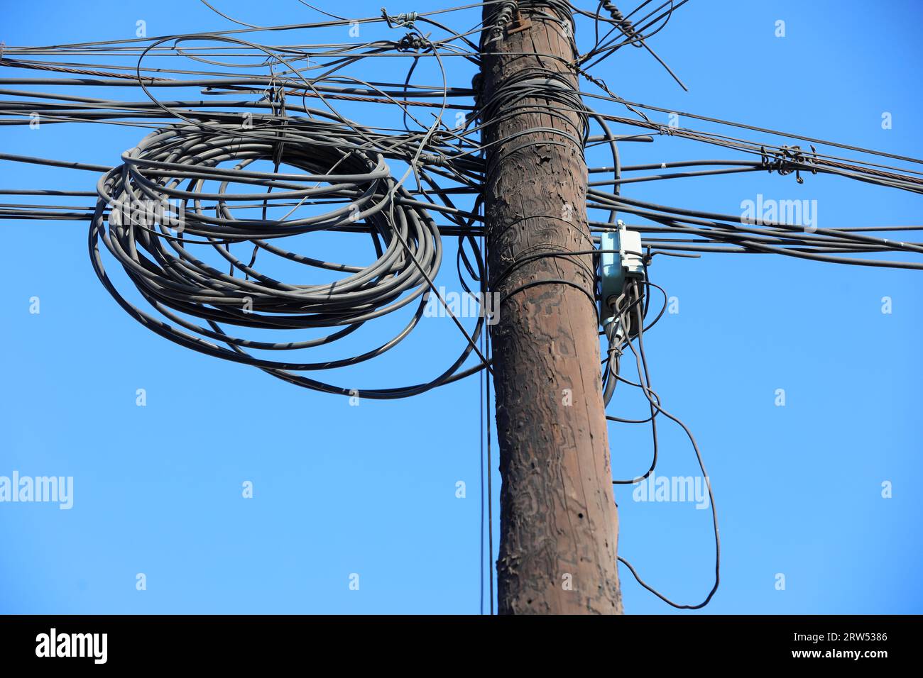 Messy wires hi-res stock photography and images - Alamy