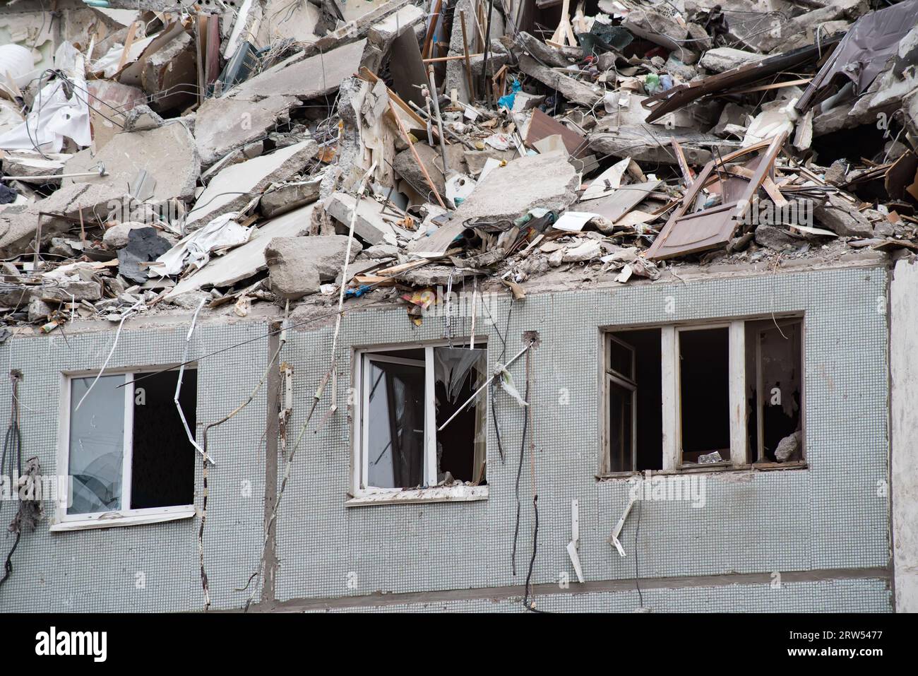 Dismantling of windows hi-res stock photography and images - Alamy