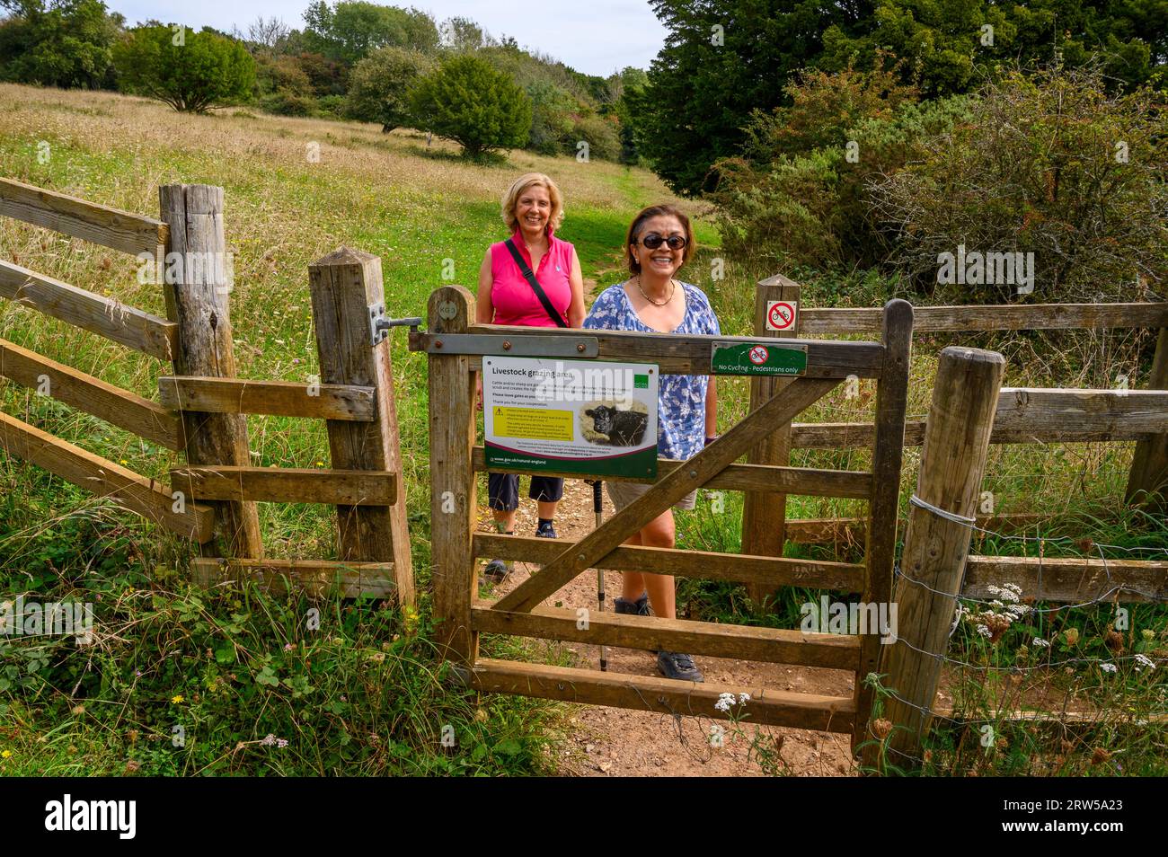 Kissing gate england hi-res stock photography and images - Alamy