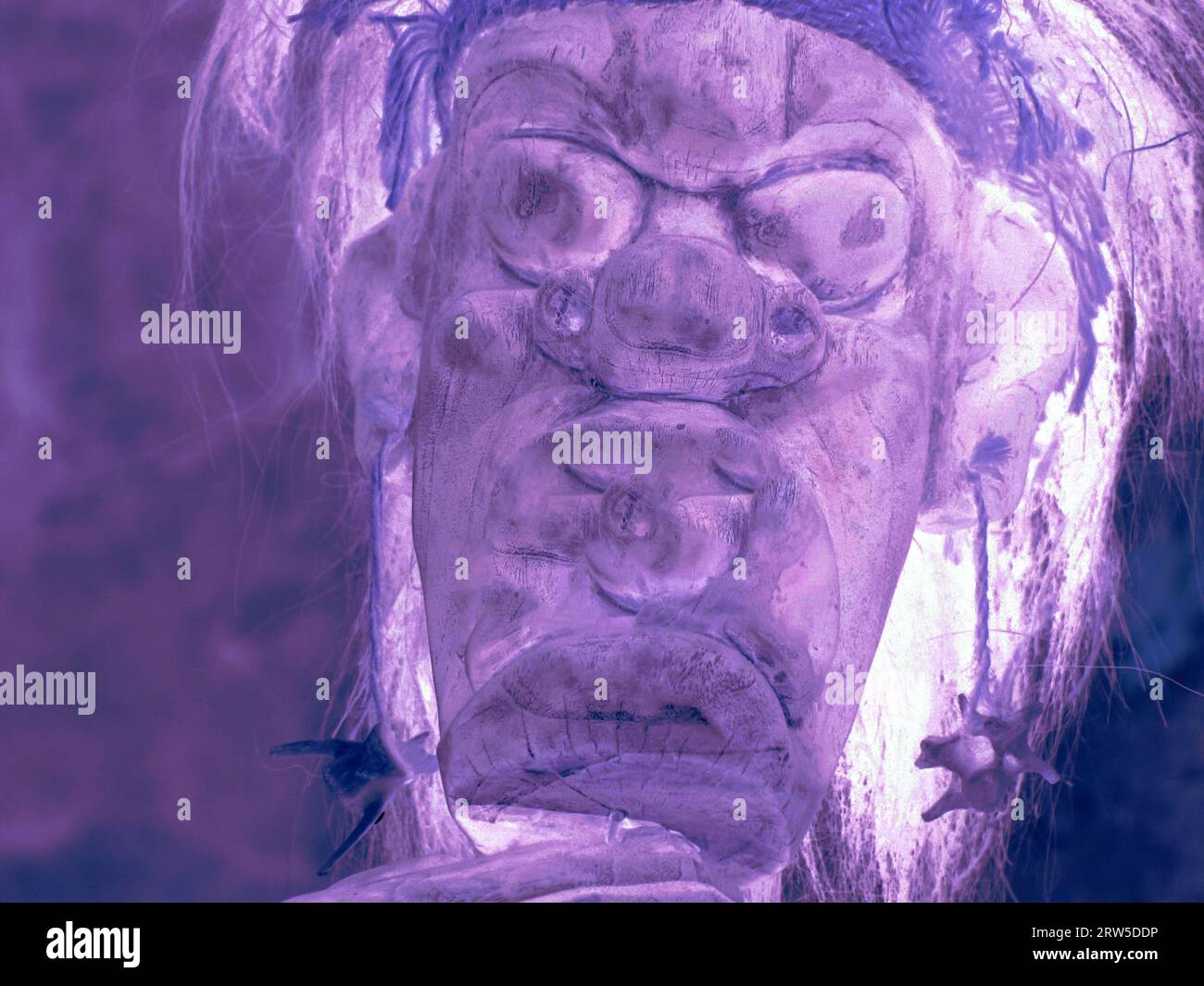 Dead alien hi-res stock photography and images - Alamy