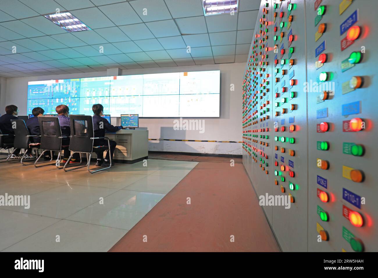 Central control room hi-res stock photography and images - Alamy