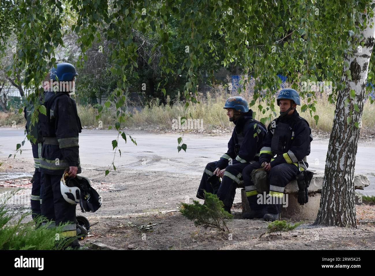 Ukrainian state emergency service firefighters hi-res stock photography ...