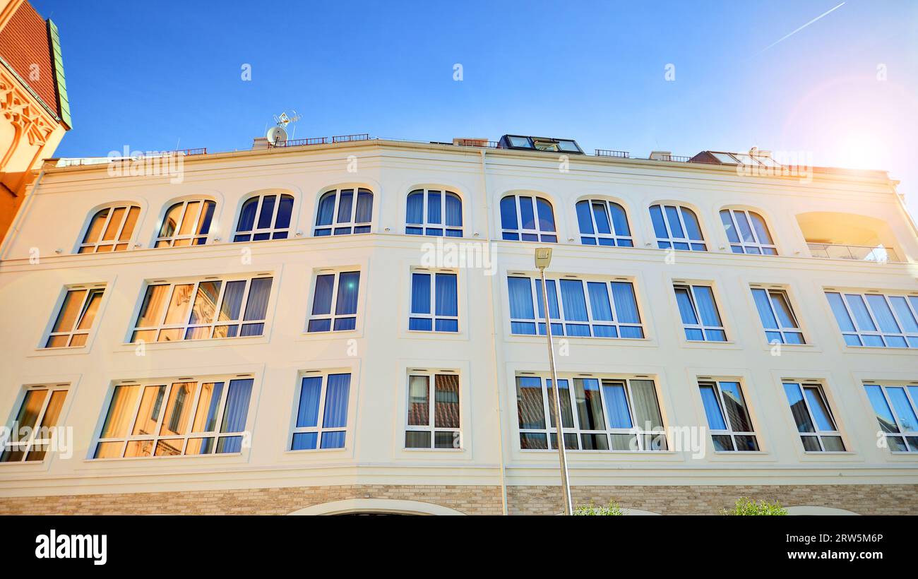 Escalator housing hi-res stock photography and images - Alamy