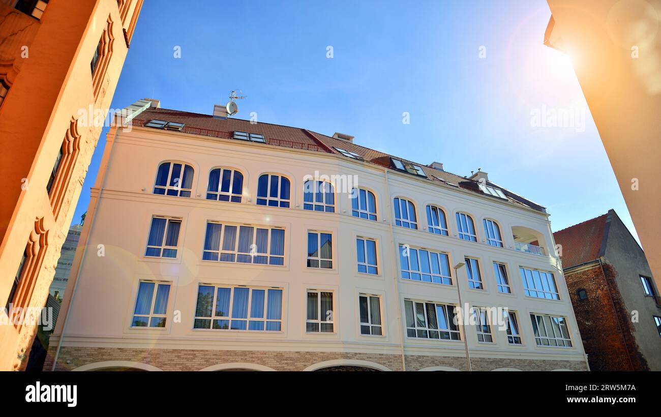 A modern tenement house in the city Stock Photo - Alamy