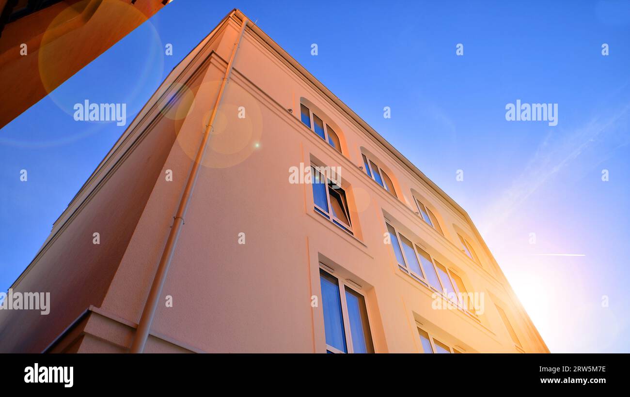A modern tenement house in the city Stock Photo - Alamy