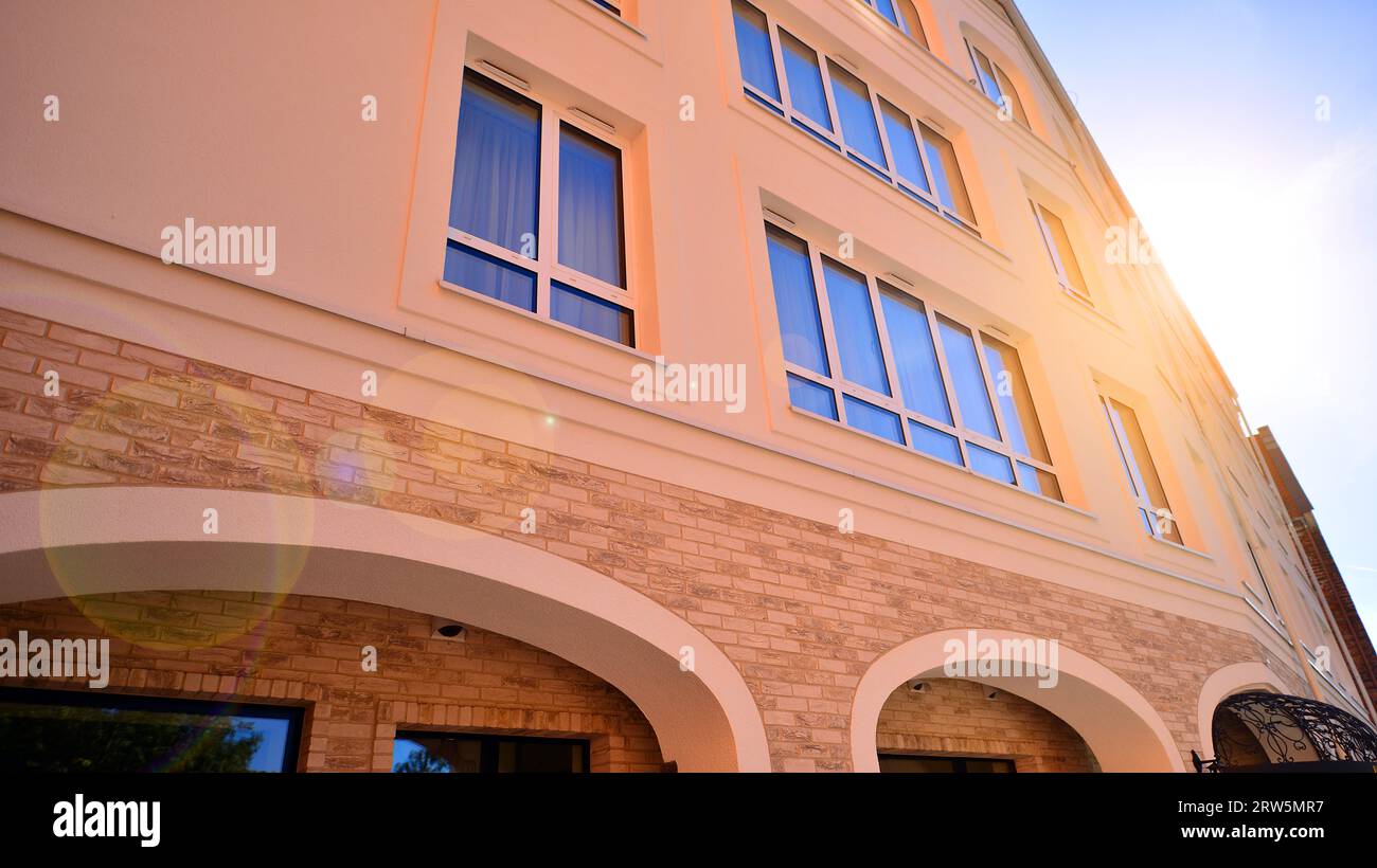A modern tenement house in the city Stock Photo - Alamy
