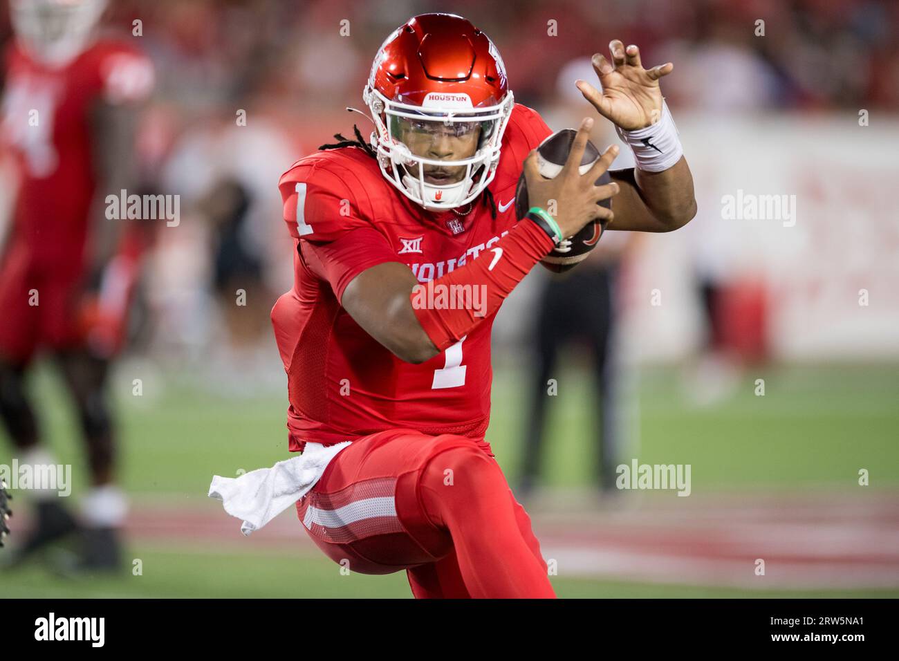 Houston, TX, USA. 16th Sep, 2023. Houston Cougars quarterback Donovan ...