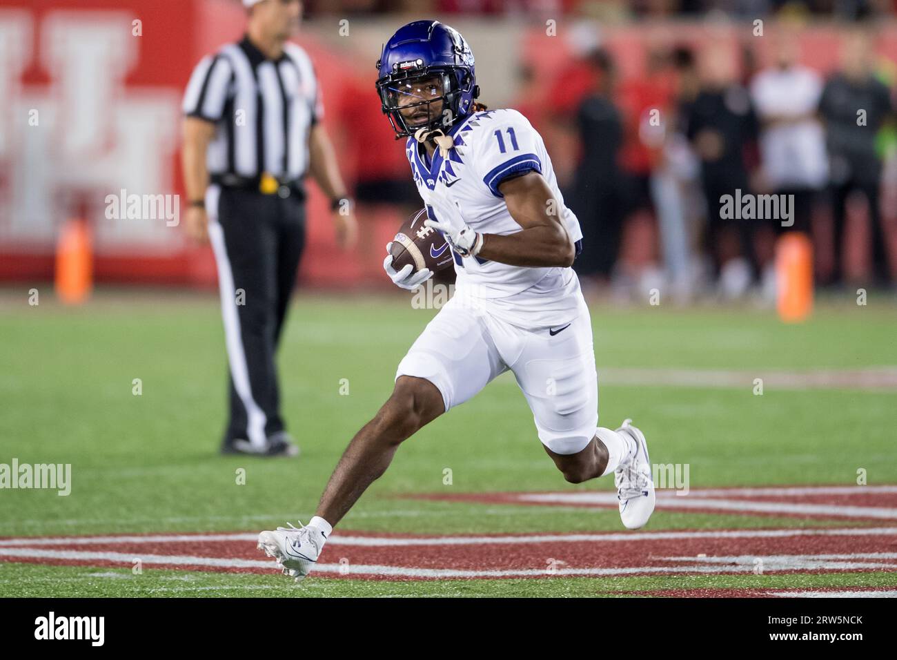 Jojo earle hi-res stock photography and images - Alamy