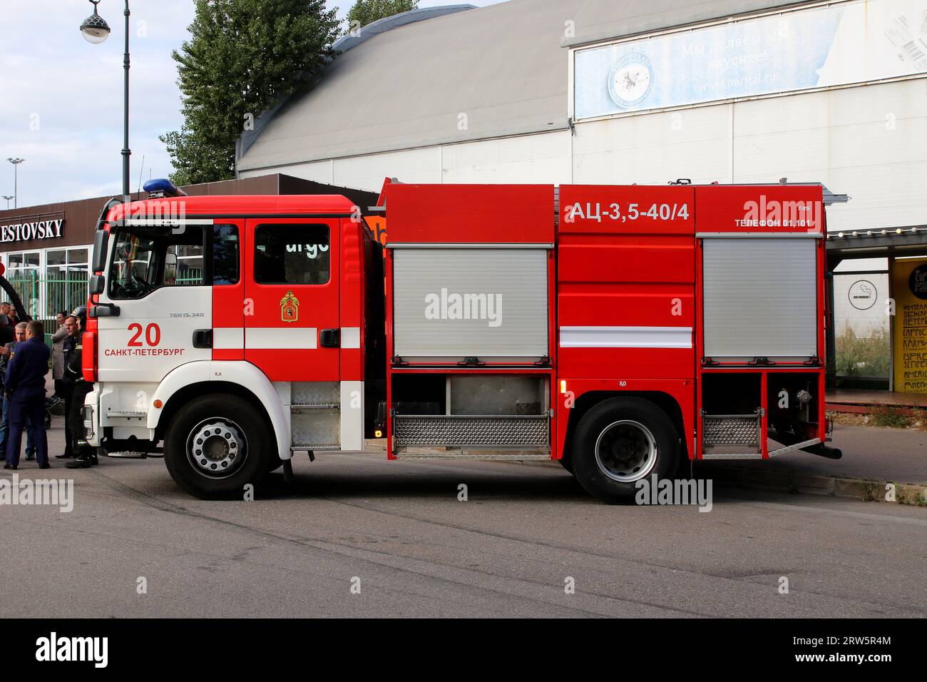 High speed maneuvering competition hi-res stock photography and images ...