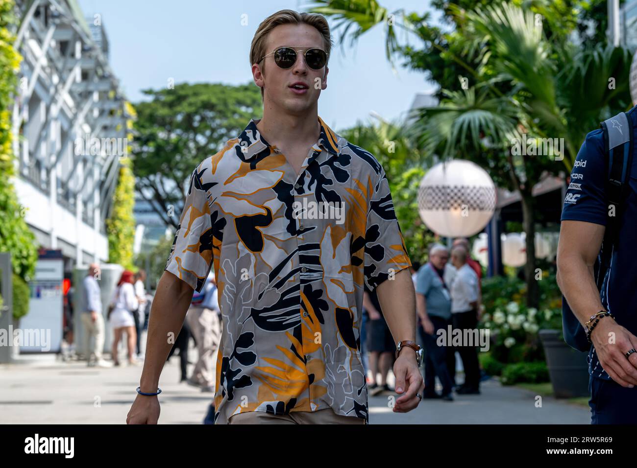MARINA BAY STREET CIRCUIT, SINGAPORE - SEPTEMBER 15: Liam Lawson ...