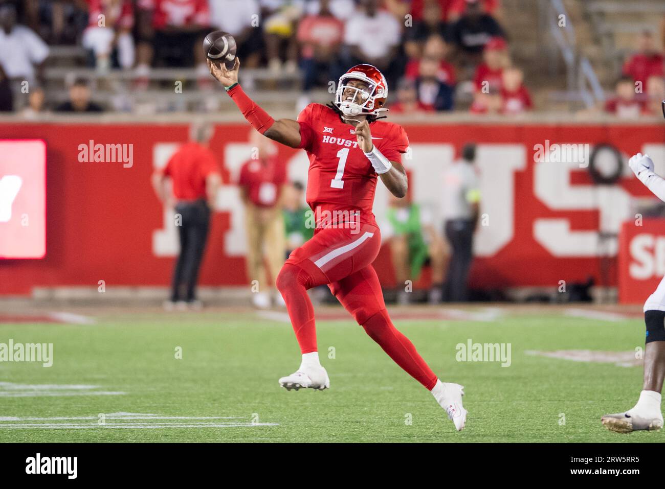 USA. 16th Sep, 2023. September 16, 2023: Houston Cougars quarterback ...