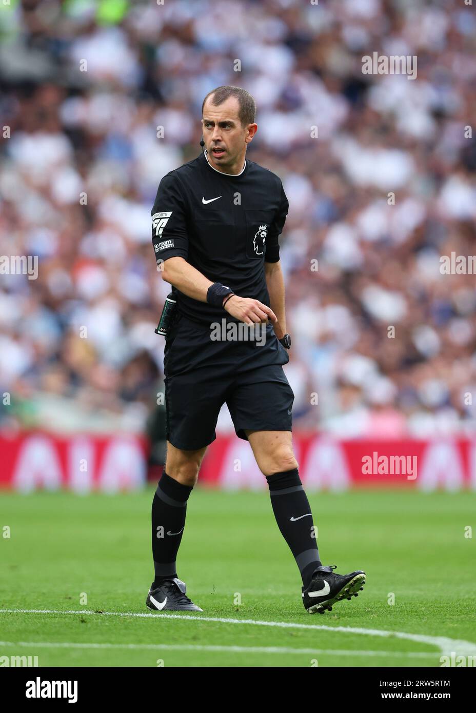 Referee peter bankes for hi-res stock photography and images - Alamy