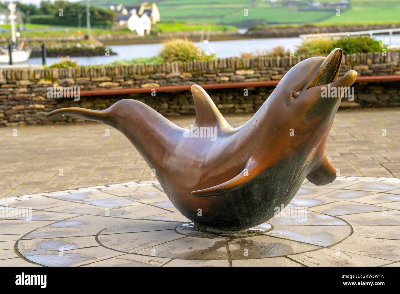 Statue of Fungie the Dolphin Dingle Town on the Dingle Peninsula ...