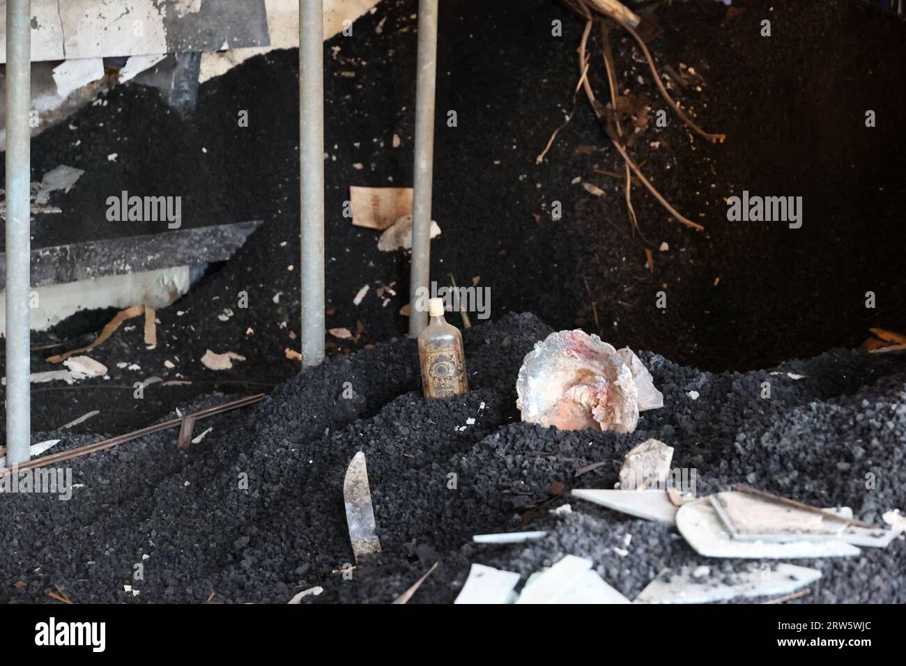 Lava center hi-res stock photography and images - Alamy