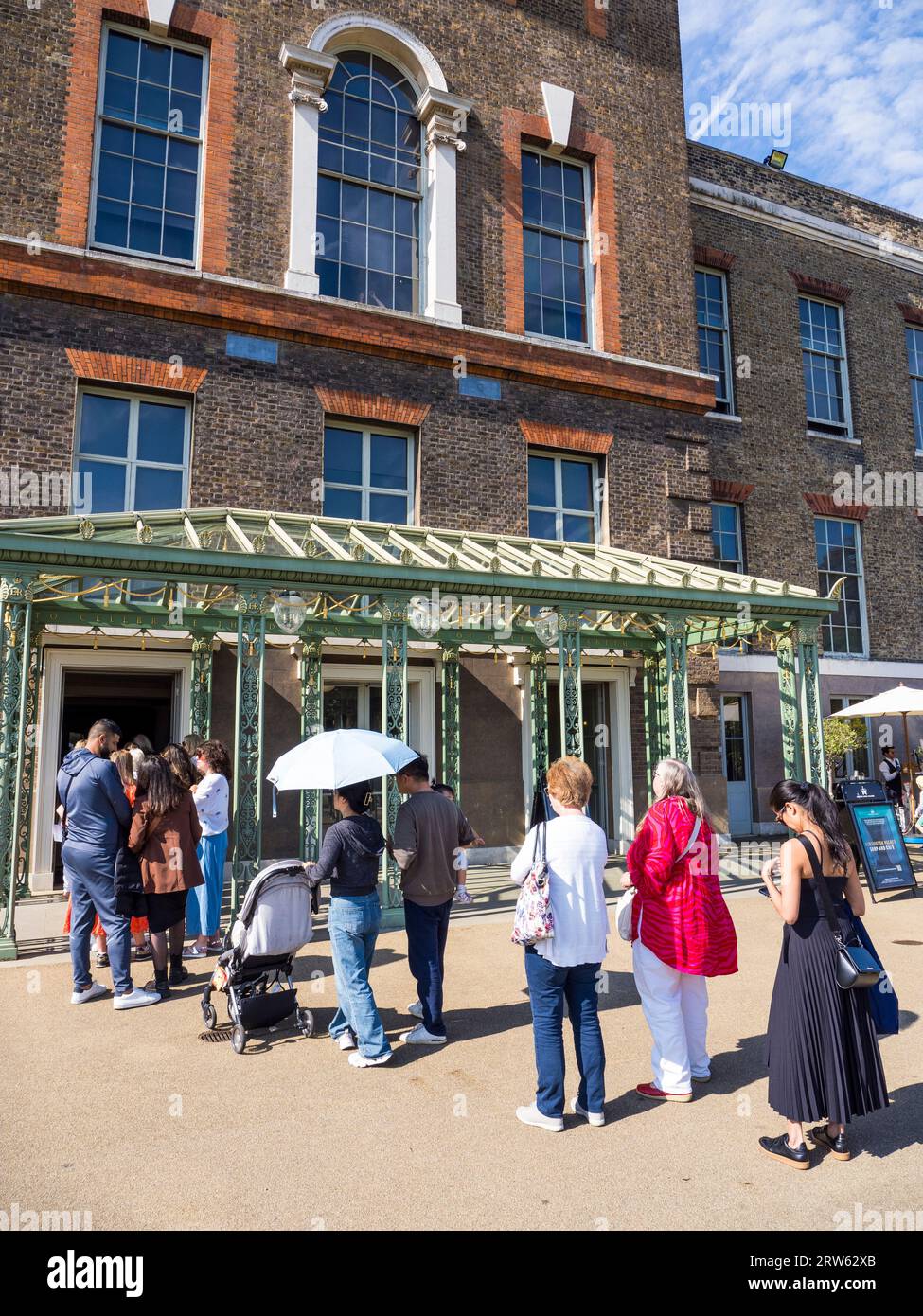 Queue. outside, Kensington Palace, Kensington Gardens, London, England ...