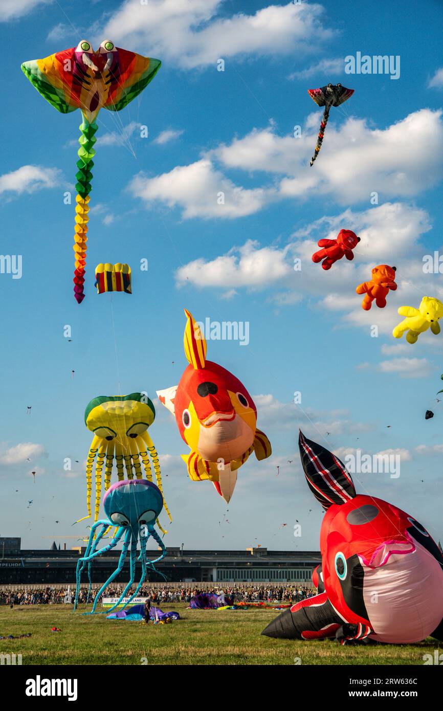 Festival der Riesendrachen auf dem Tempelhofer Feld in Berlin, 16.09. ...