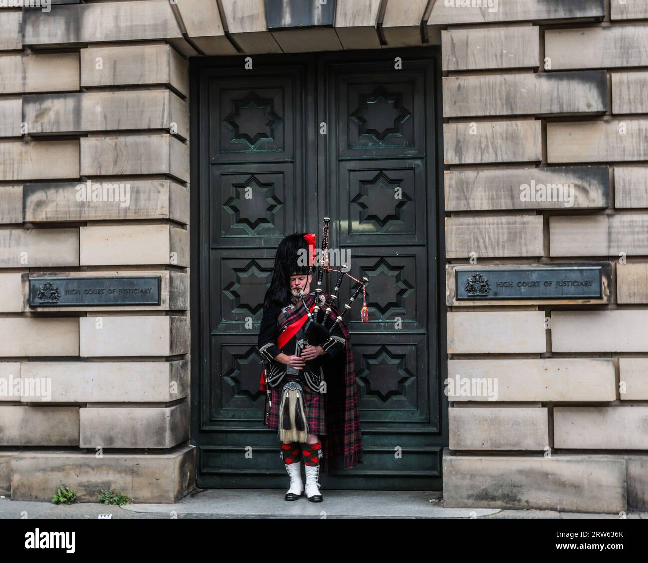 Scotsman in full regalia hi-res stock photography and images - Alamy