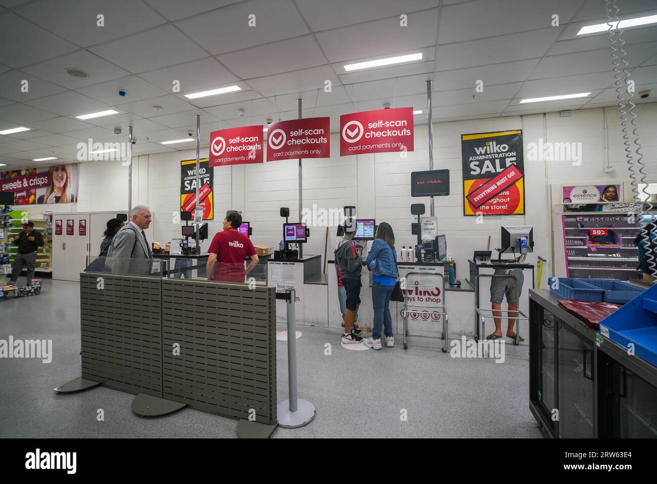 Wimbledon London UK. 17 September 2023 . Customers at the pay till in ...