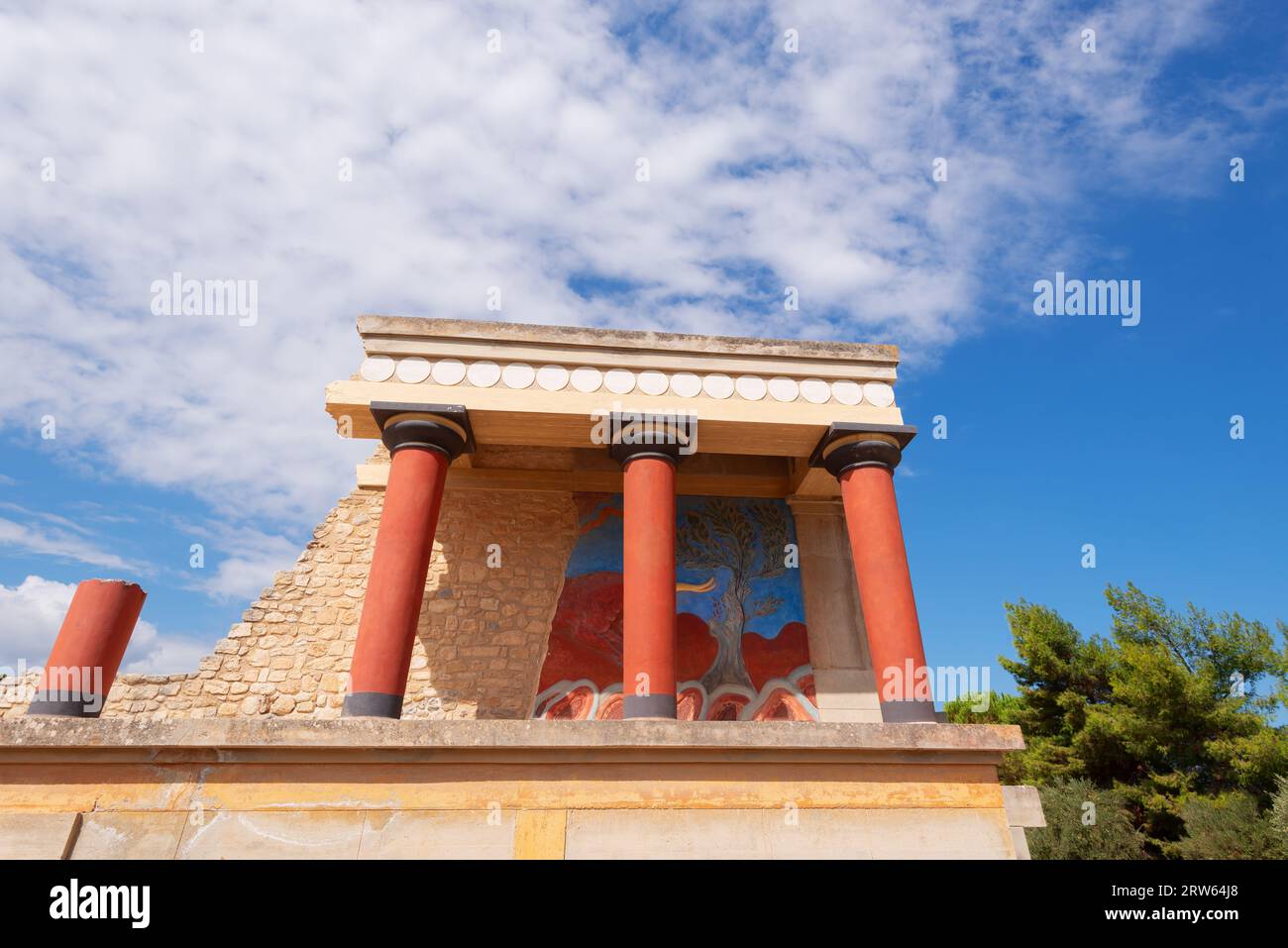 Throne of king minos hi-res stock photography and images - Alamy